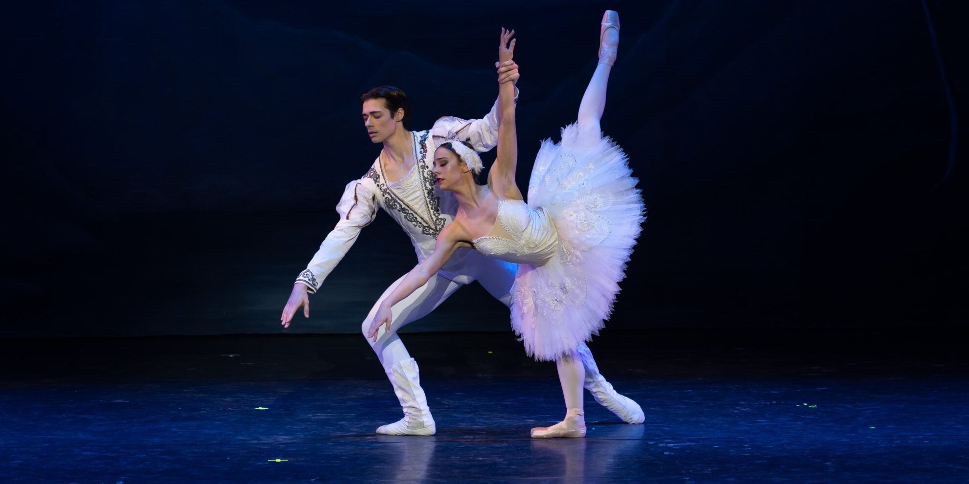 Swan Lake | Victorian State Ballet - LetsGoKids